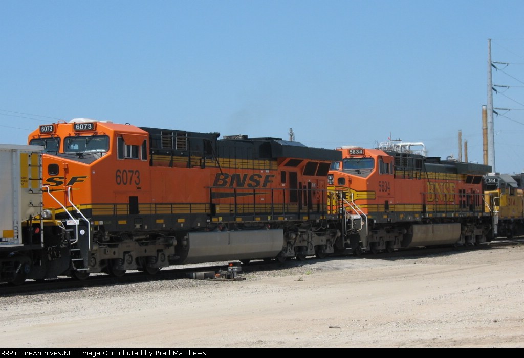 BNSF 6073 & 5634 push 136 coalporters